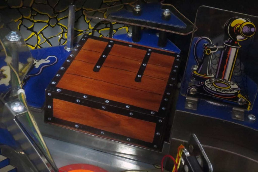 Thing Box im Airbrush-Holzdesign - sub-arts.netsub-arts.net